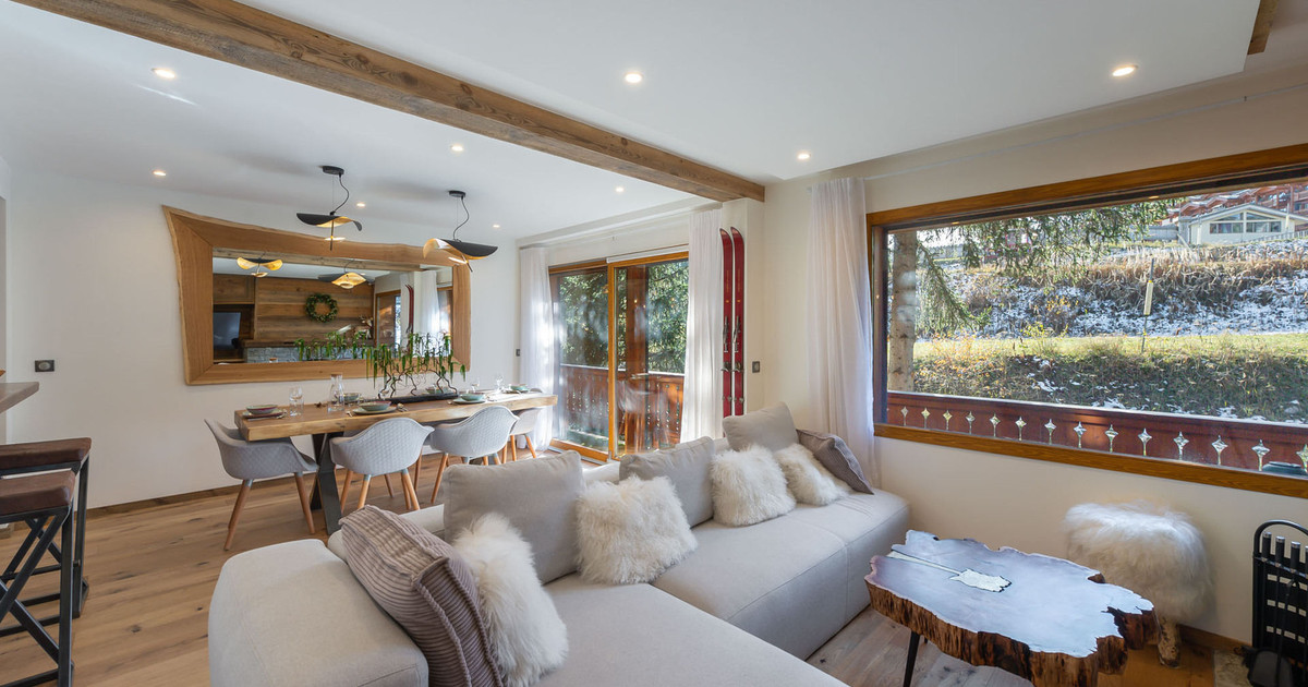 Charming apartment with fireplace and sunny balcony in Courchevel